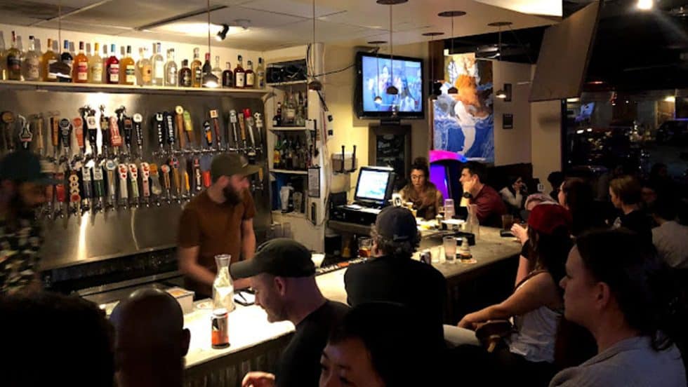 Bar Hopping Guide to Austin | Best Local Bars to hit up!